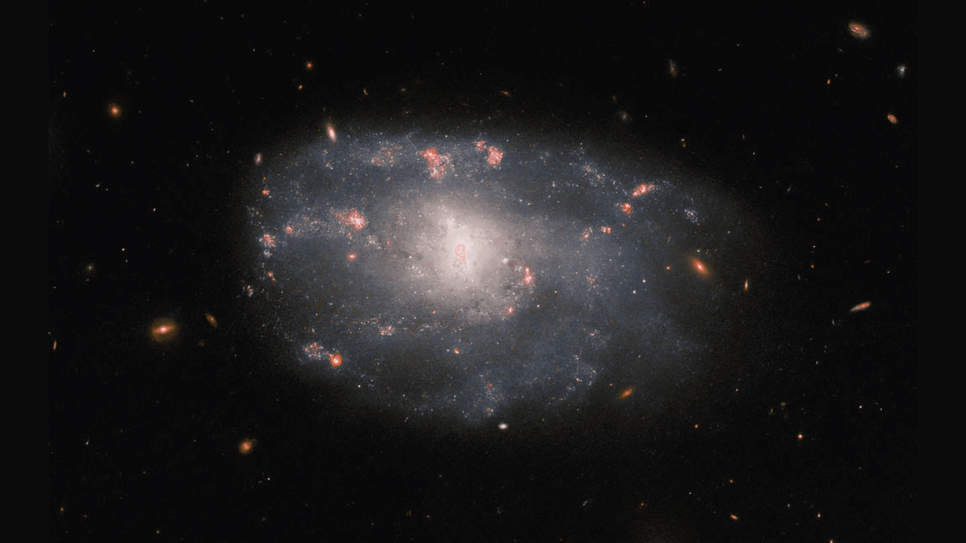 Hubble Yıldız Oluşturan Bir Spiral Gördü